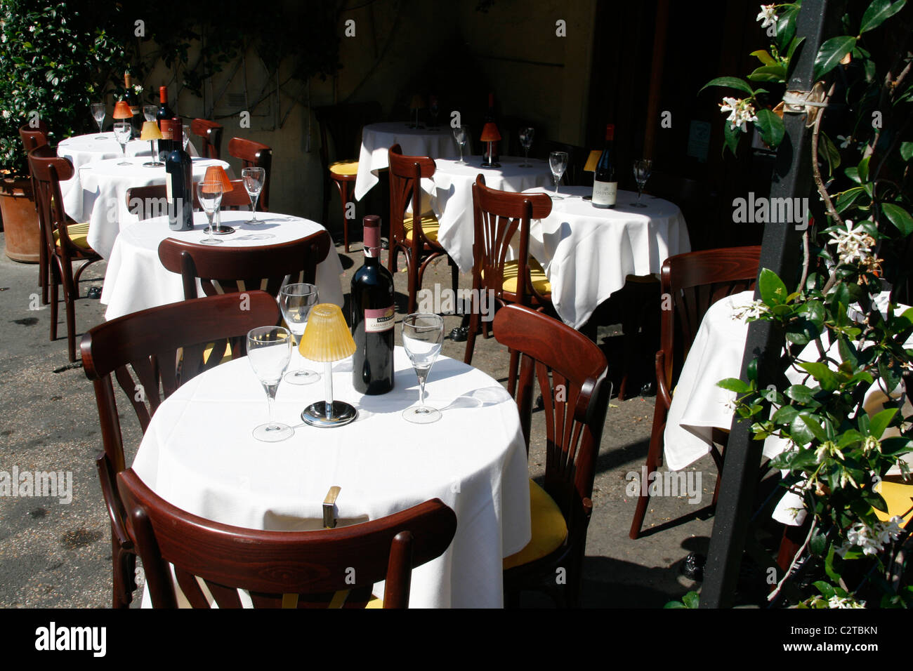 empty table setting in luxury restaurant in rome italy Stock Photo - Alamy