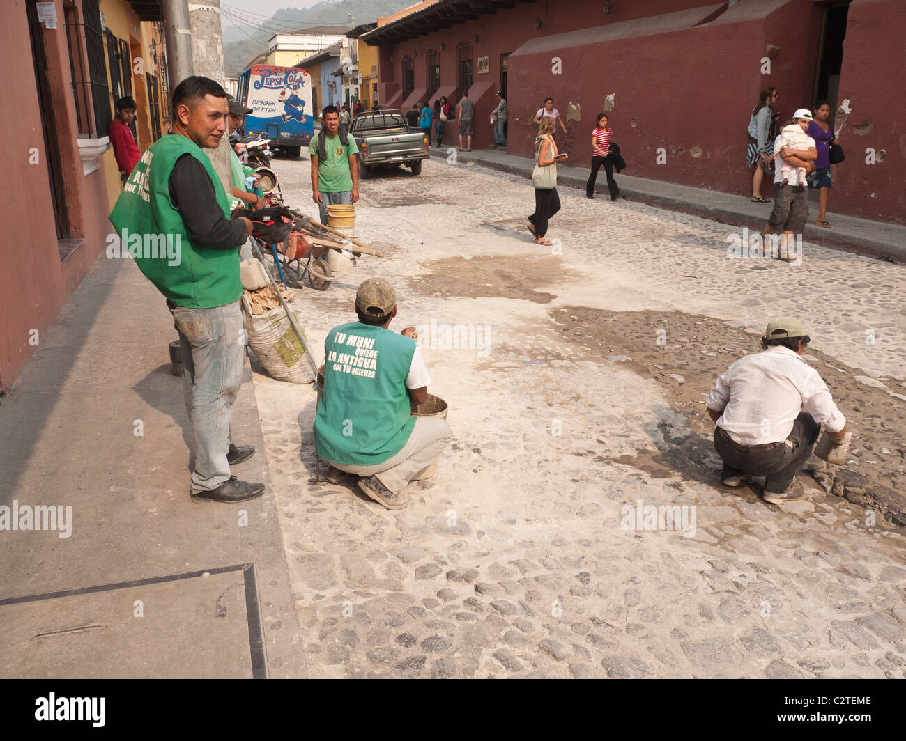 Hispanic work crew hi-res stock photography and images - Alamy