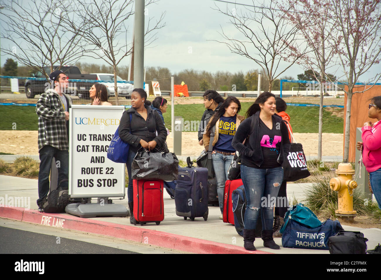 College bus wait hi-res stock photography and images - Alamy