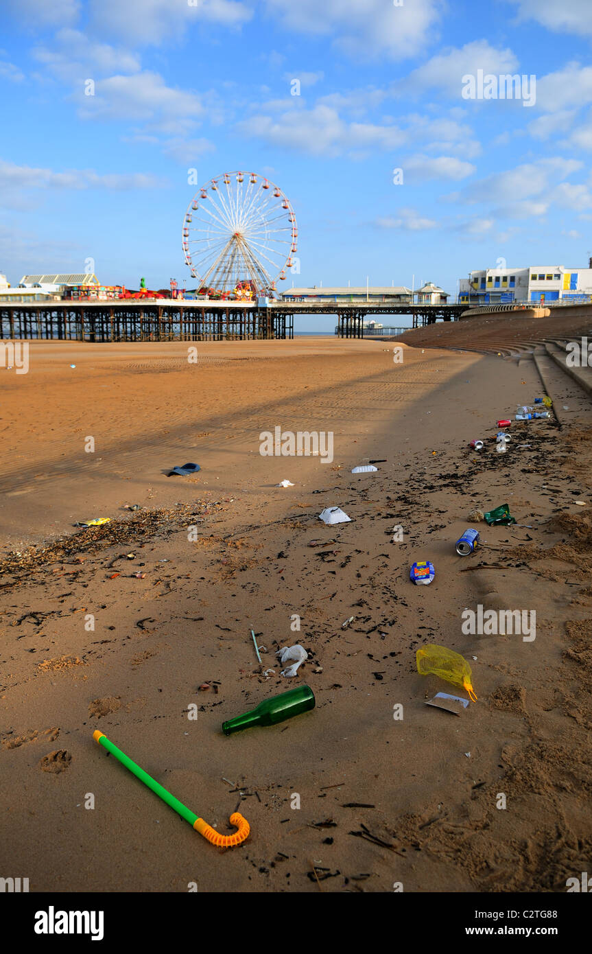 Blackpool Beach and Waste Rubbish Stock Photo - Alamy