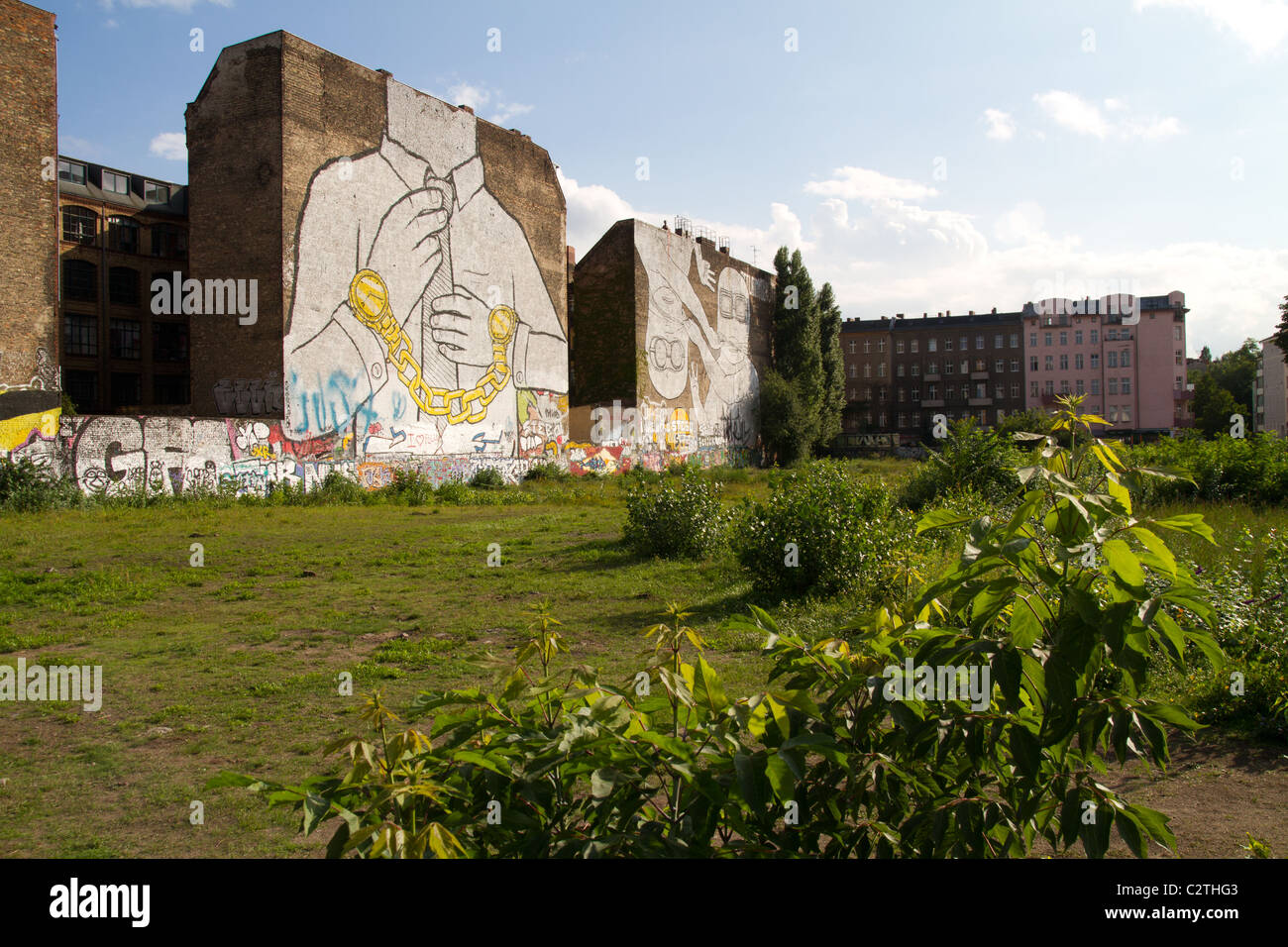 Street art blu kreuzberg berlin hi-res stock photography and images - Alamy
