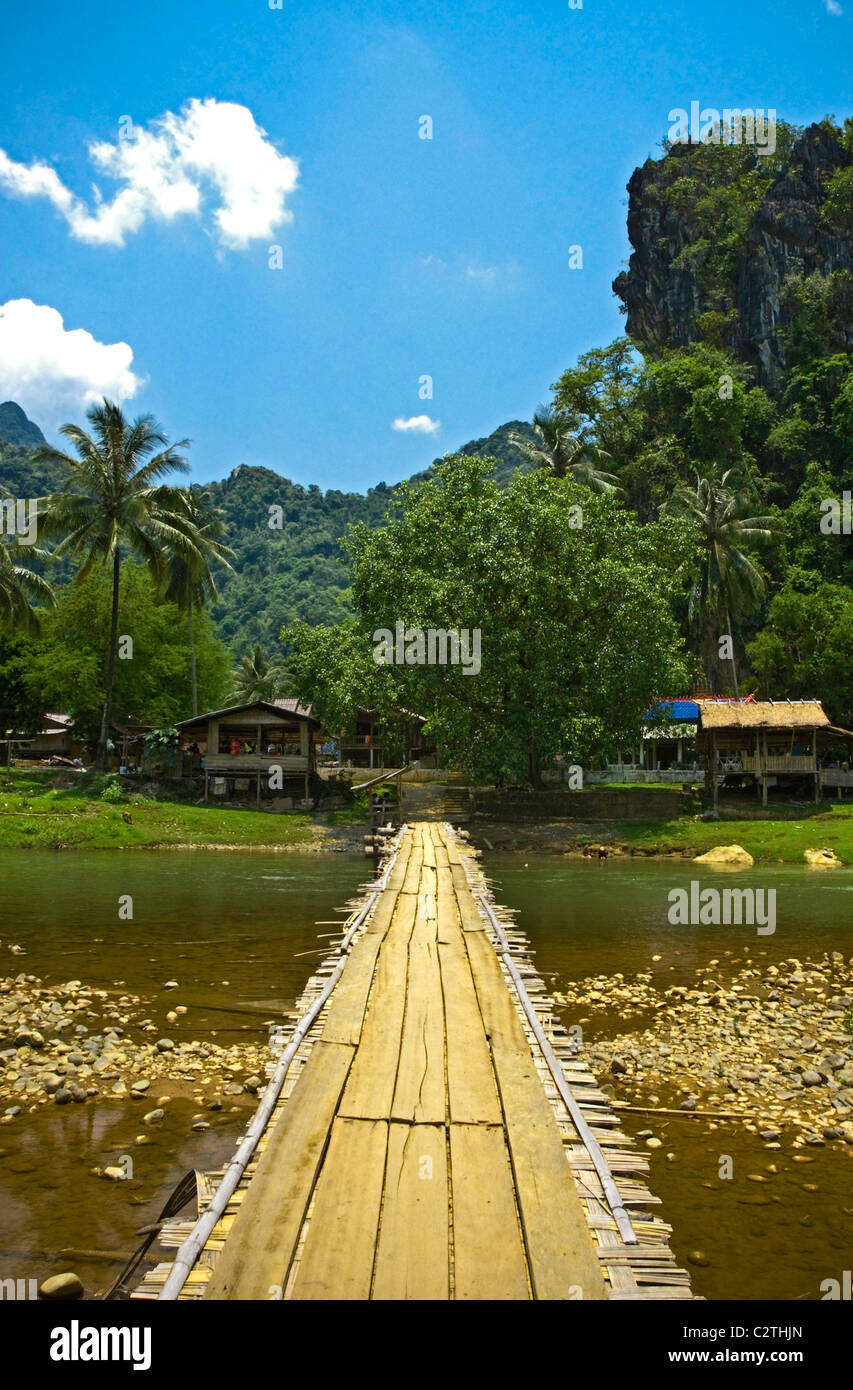 Bridge across the Nam Song River, Vang Vieng, Laos Stock Photo - Alamy