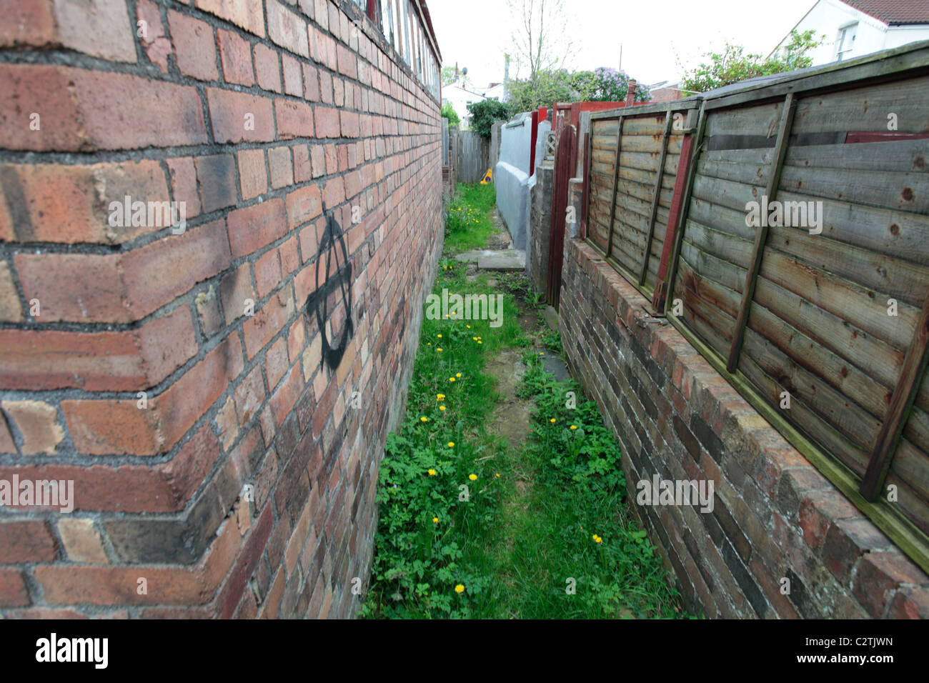 Unsafe houses hi-res stock photography and images - Alamy