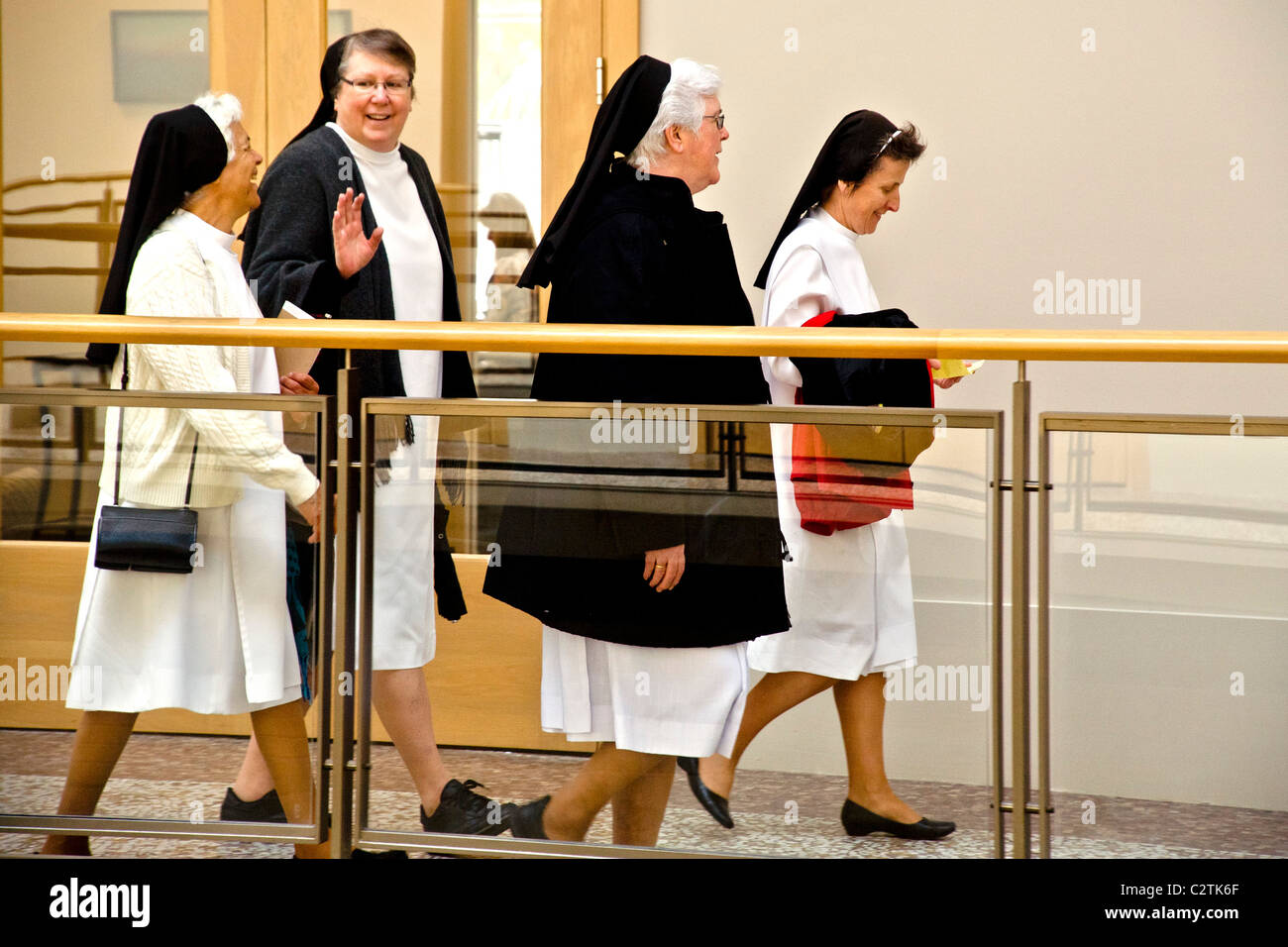 Nuns habit hi-res stock photography and images - Alamy