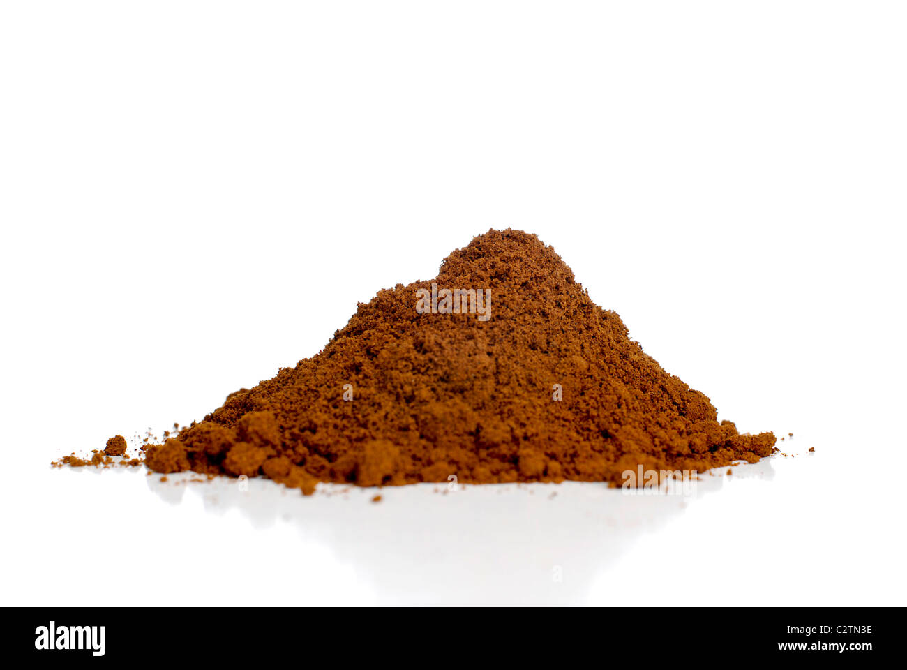 Cinnamon powder on white background with shadow and reflection Stock ...