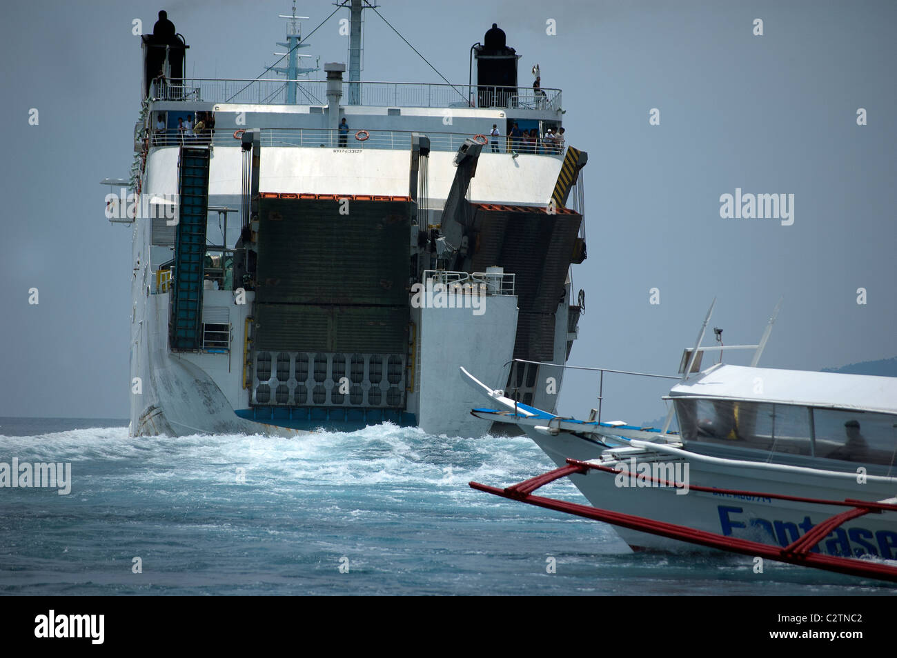 Philippine Super Ferry transports passengers across the seas off Puerto ...