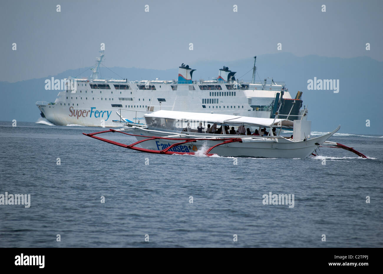Philippine Super Ferry transports passengers across the seas off Puerto ...