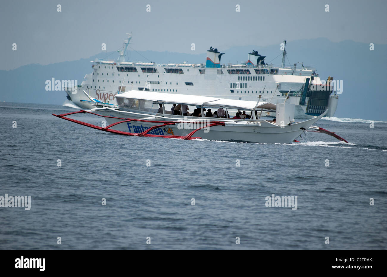 Philippine Super Ferry transports passengers across the seas off Puerto ...