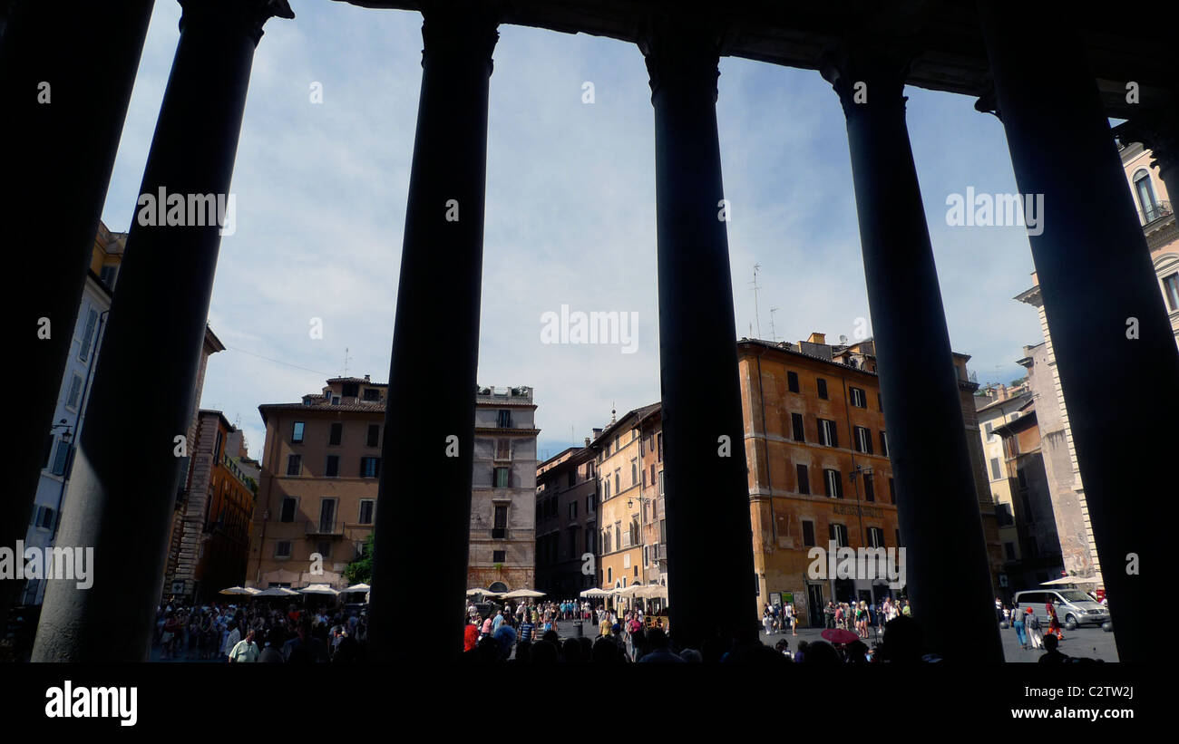 Looking through pillars Pantheon Rome Stock Photo - Alamy
