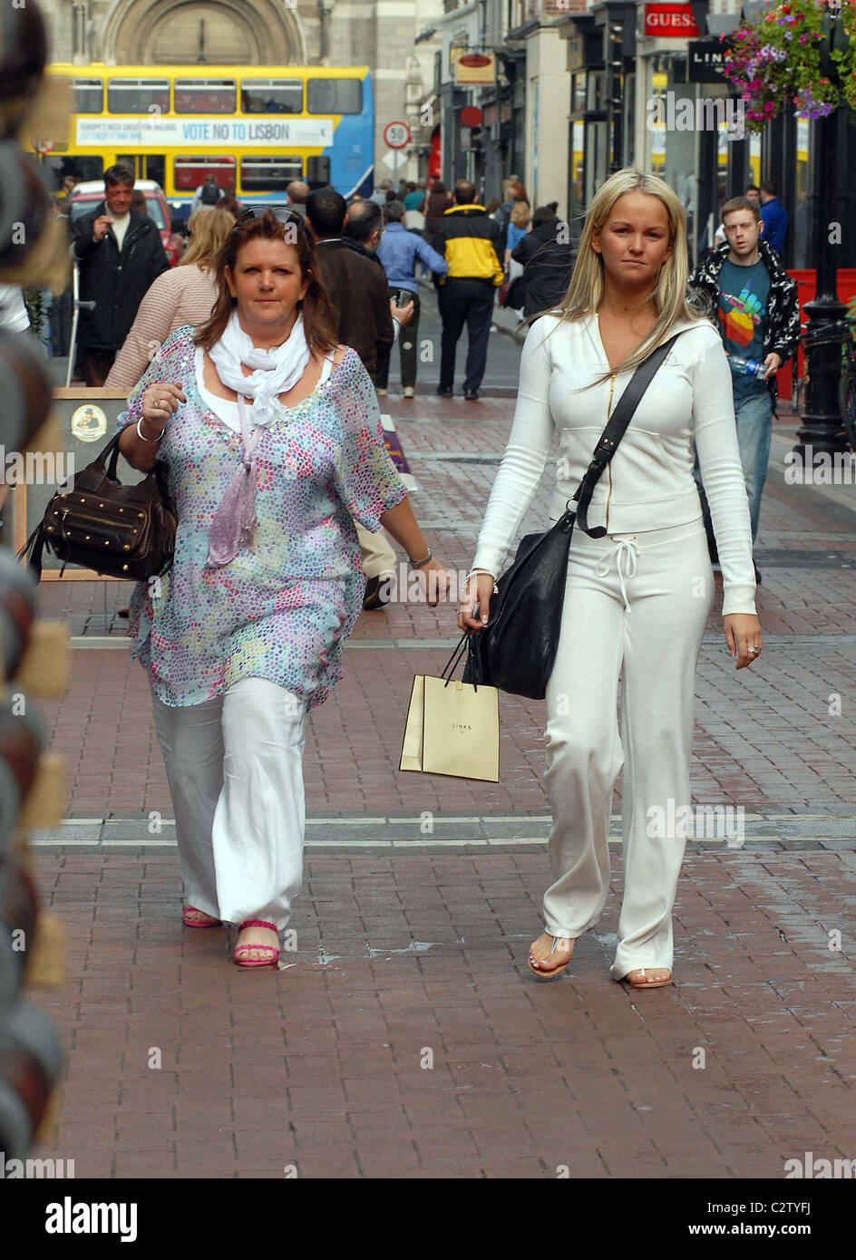 Jennifer Ellison and her mother Jane Ellison leaving Lnks jewellery ...