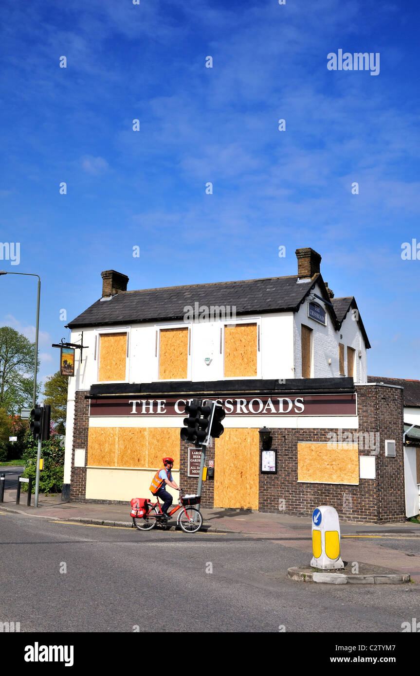 Closed down 'The Crossroads' pub in Shepperton Stock Photo - Alamy