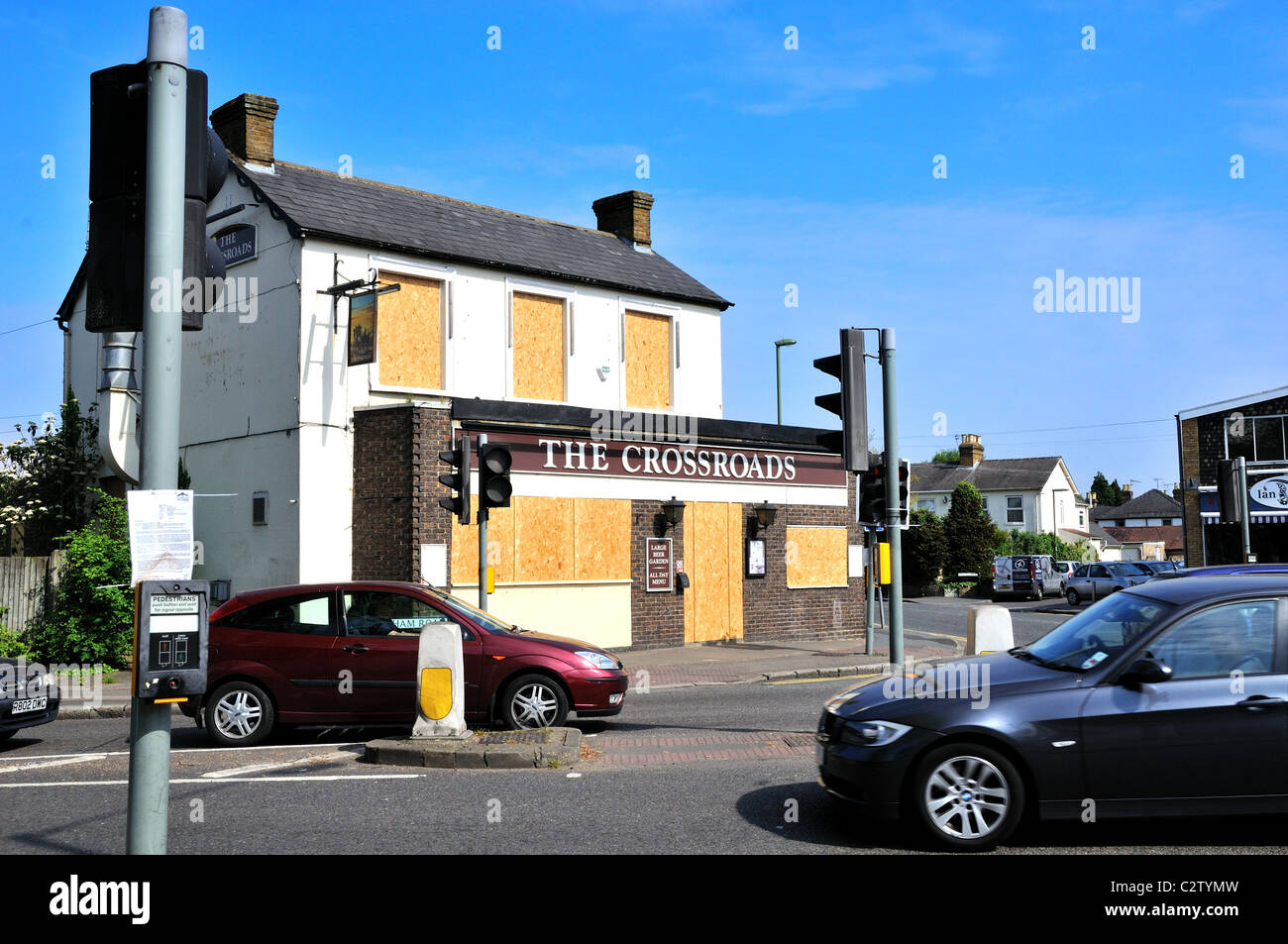 London pub closed down hi-res stock photography and images - Alamy