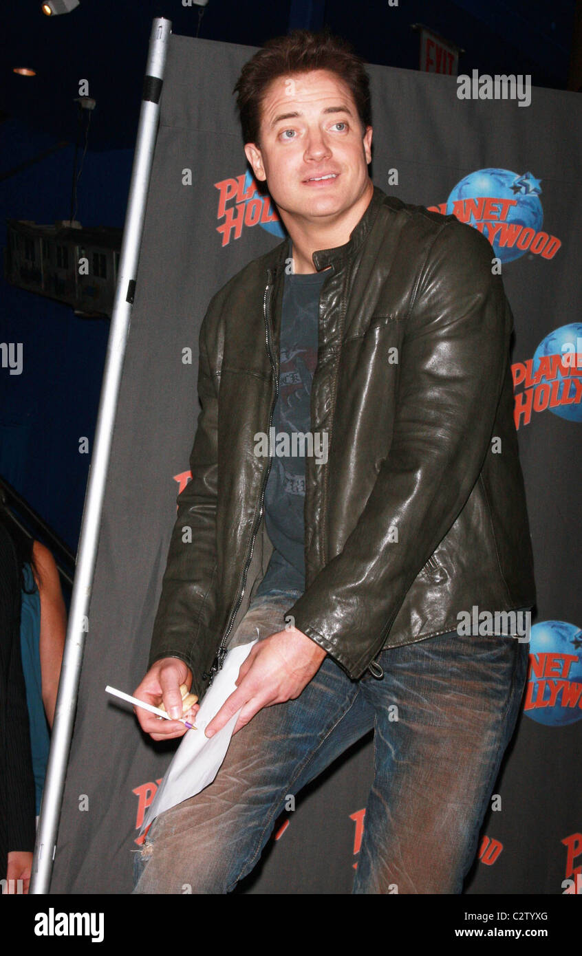 Brendan Fraser makes an appearance at Planet Hollywood in Times Square ...