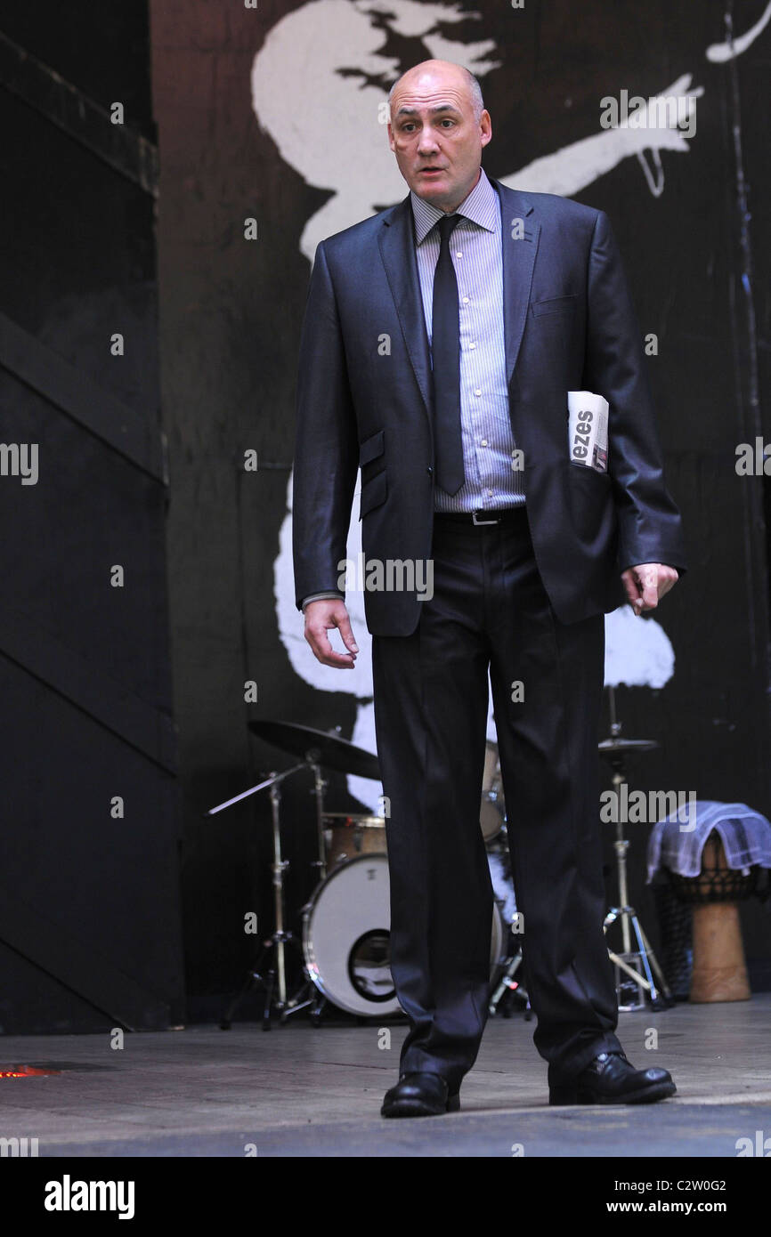 Robert Gwilym Photocall for Che Walker's 'The Frontline' at Shakespeare ...