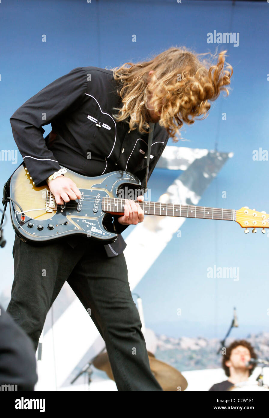 Dave Mccabe Zutons High Resolution Stock Photography and Images - Alamy