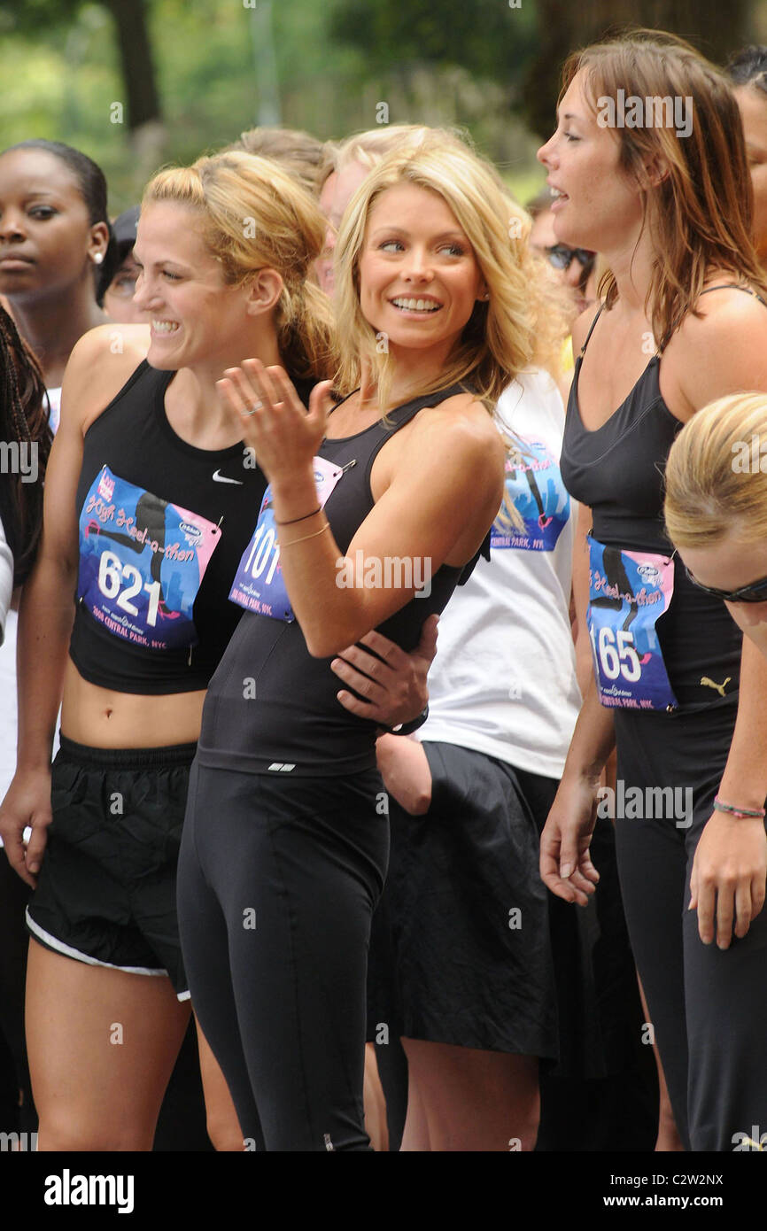 Kelly ripa high heels hi-res stock photography and images - Alamy