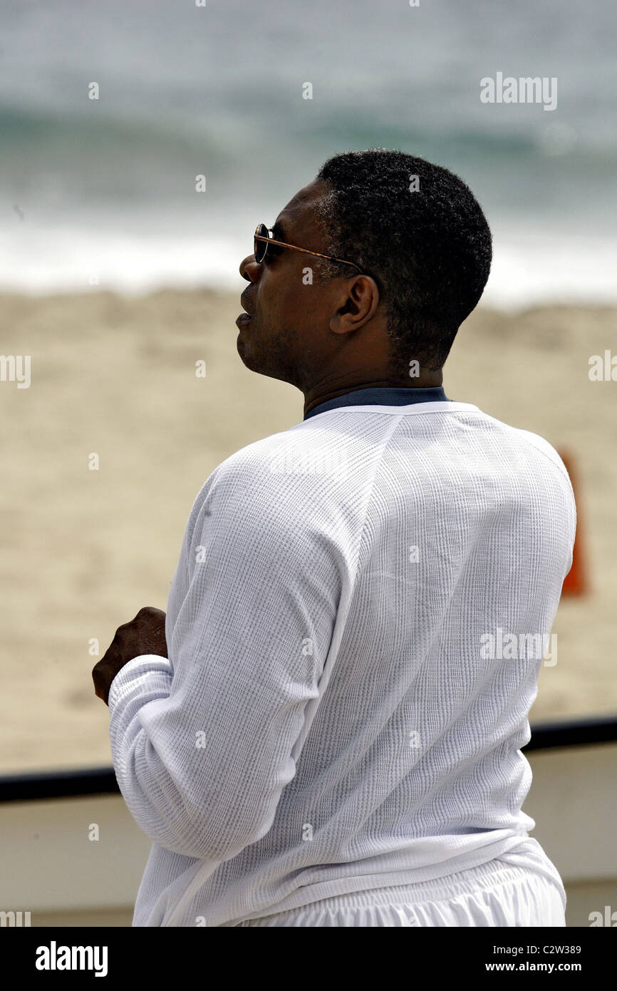 Actor Keith David has trouble finding a friend's party on Zuma beach in ...