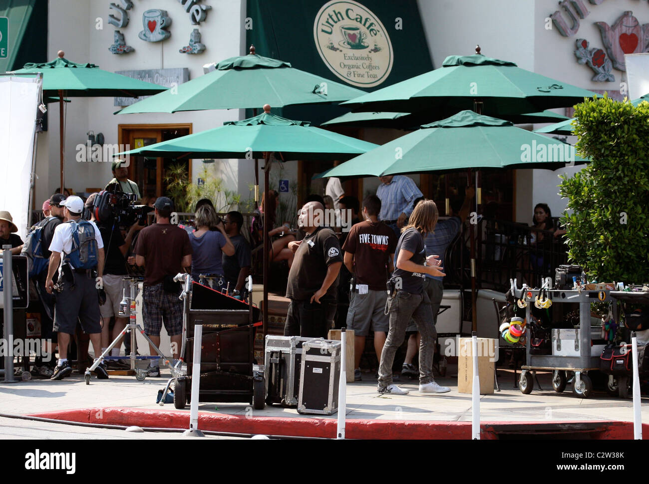 Atmosphere The cast of HBO's 'Entourage' filming a scene at the Urth ...