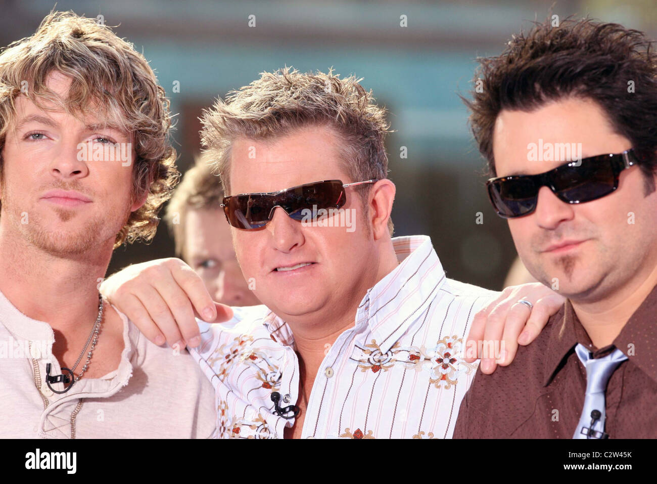 Joe Don Rooney, Gary LeVox and Jay DeMarcus Rascal Flatts performs live ...