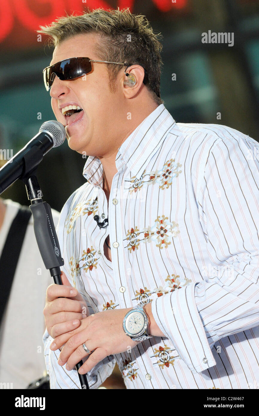 Gary LeVox Rascal Flatts performs live on 'The Today Show Concert ...