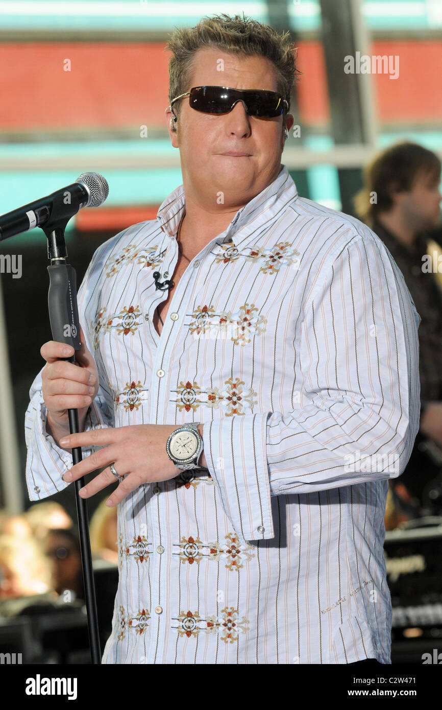 Gary LeVox Rascal Flatts performs live on 'The Today Show Concert ...