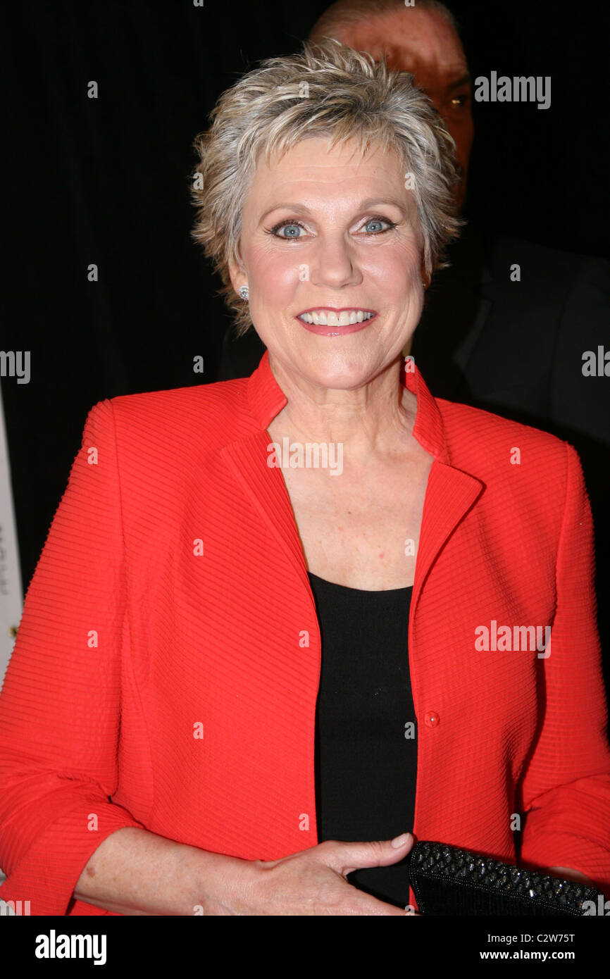 Anne Murray 39th Annual Songwriters Hall of Fame Ceremony at the ...