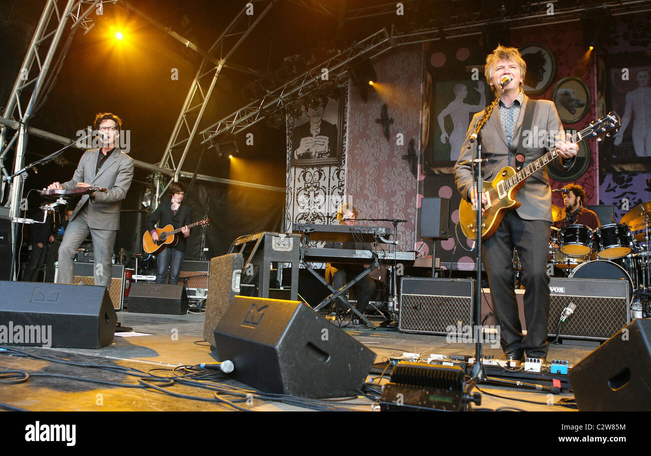 Crowded House Sherwood Pines Crowded House performing in concert at ...
