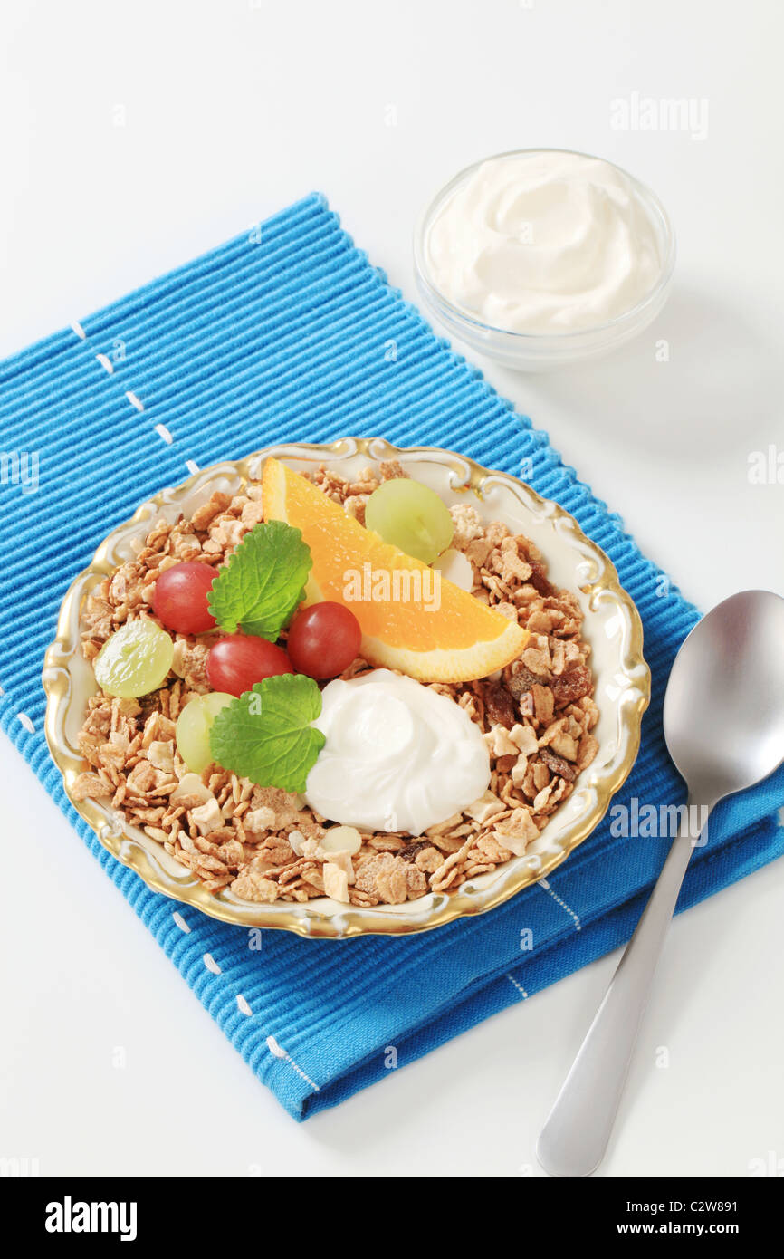 Breakfast cereals, fresh fruit and cream cheese Stock Photo - Alamy