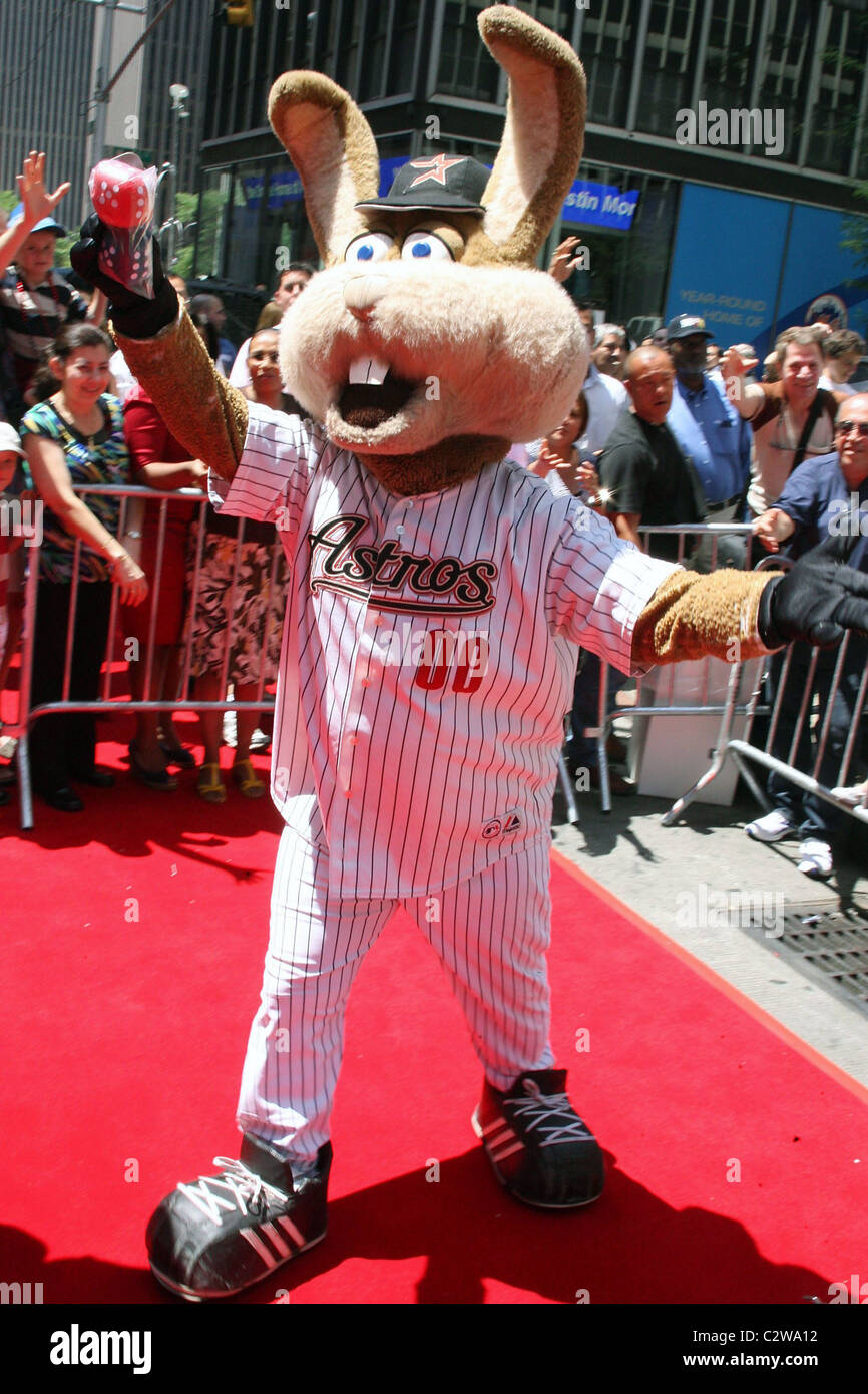 MLB All-Star Mascot 2008 MLB All-Star Week - Red Carpet Parade on 6th ...
