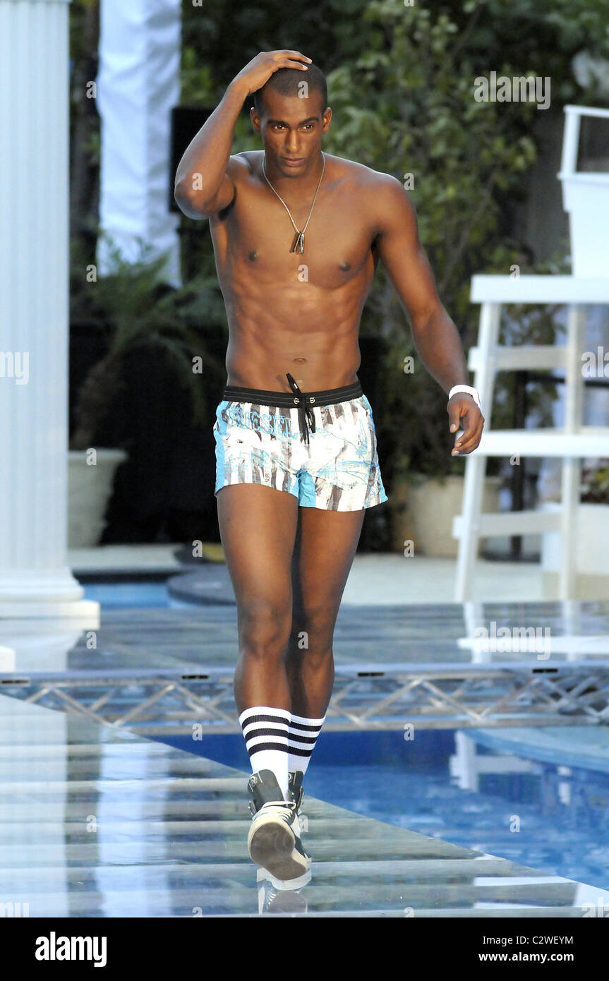 Model 2008 Mercedes-Benz Fashion Week Swim - Diesel - Catwalk Miami ...