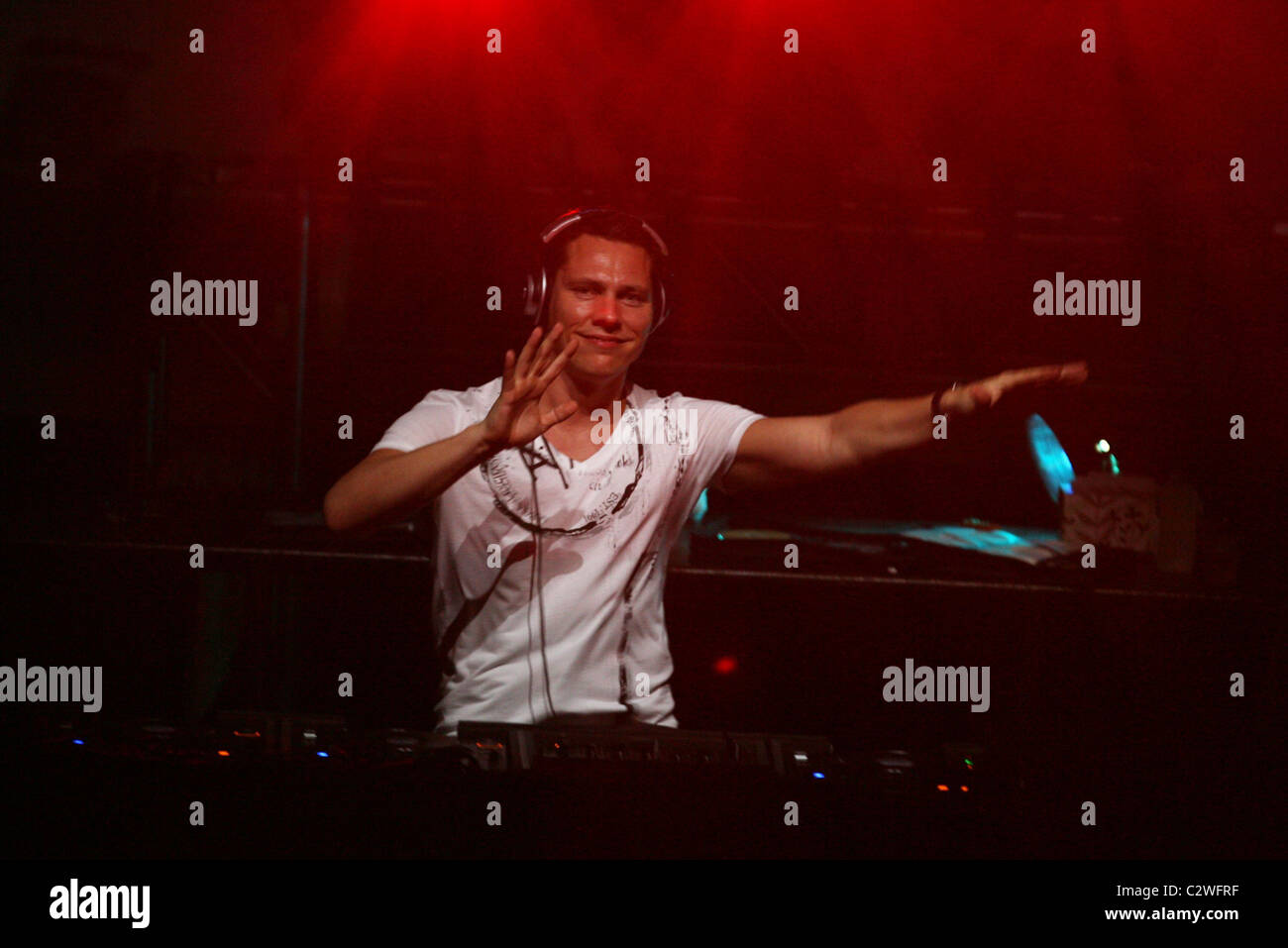 Tiesto performing hi-res stock photography and images - Alamy