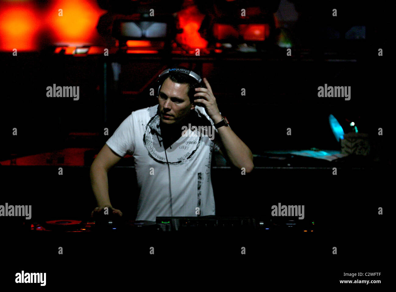 Tiesto performing hi-res stock photography and images - Alamy