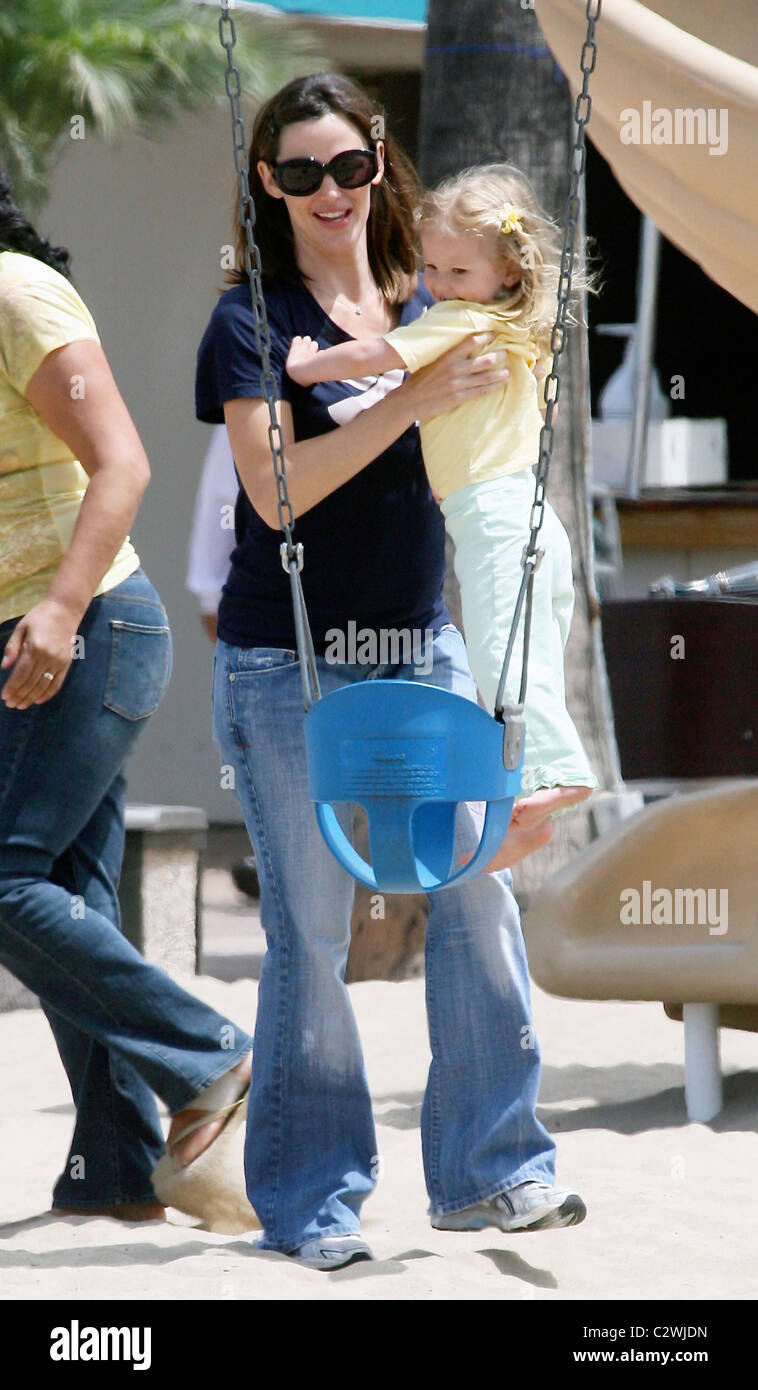 Jennifer Garner and Violet Affleck enjoy the swings at Jonathan Beach ...