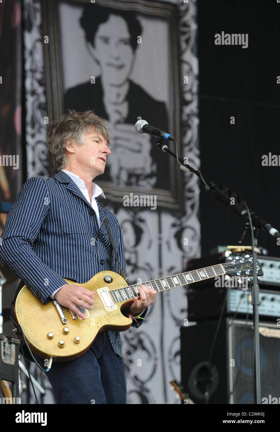Neil Finn Crowded House performs at Glastonbury Festival 2008- Day Two ...