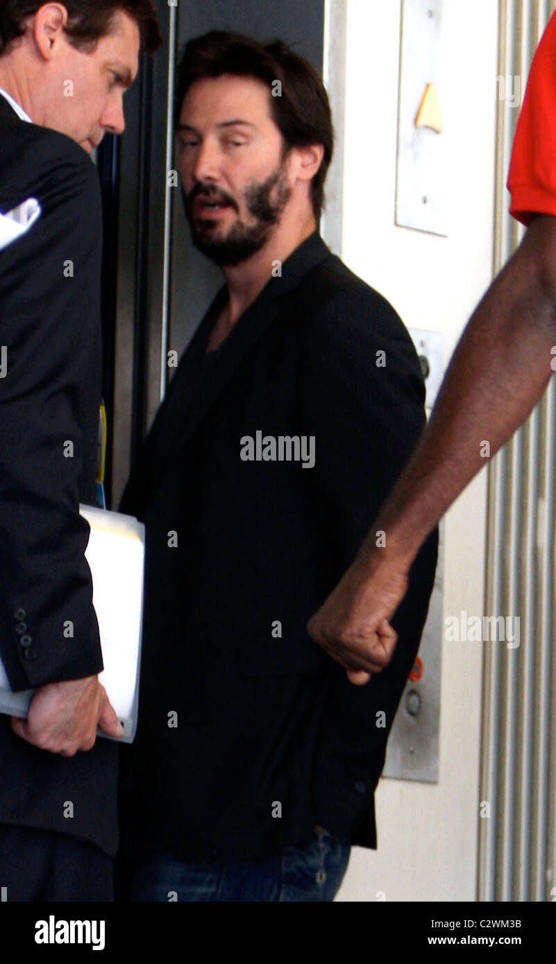 Keanu Reeves looking scruffy, leaving the San Diego Convention Center ...