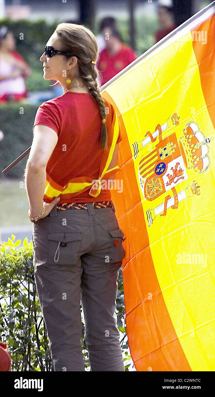 Princess Elena is one of hundreds of fans greeting the Spanish Football ...