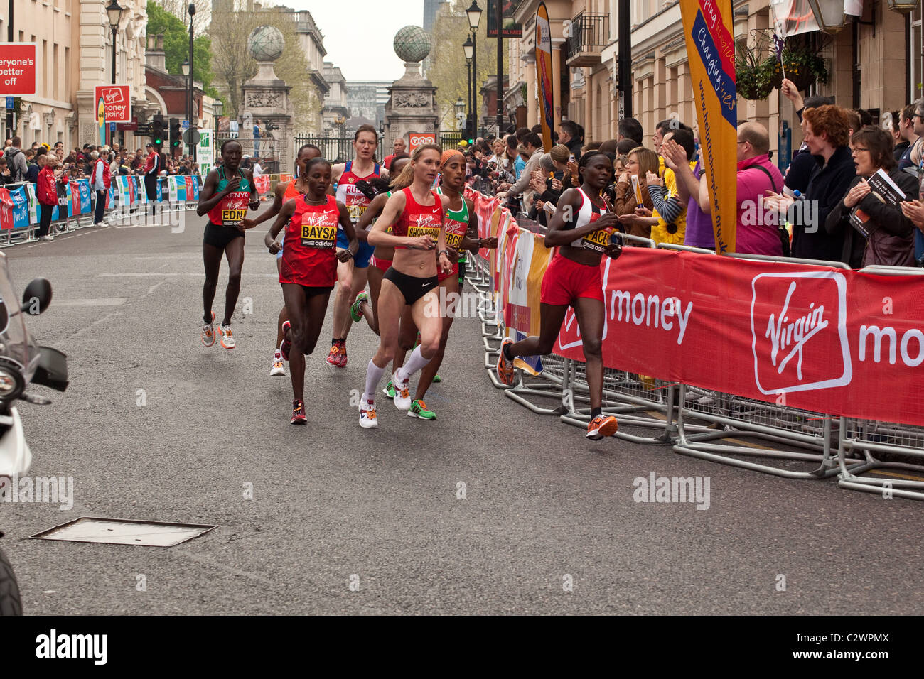 Woman elite runners at the London Marathon 2011,Church Street ...
