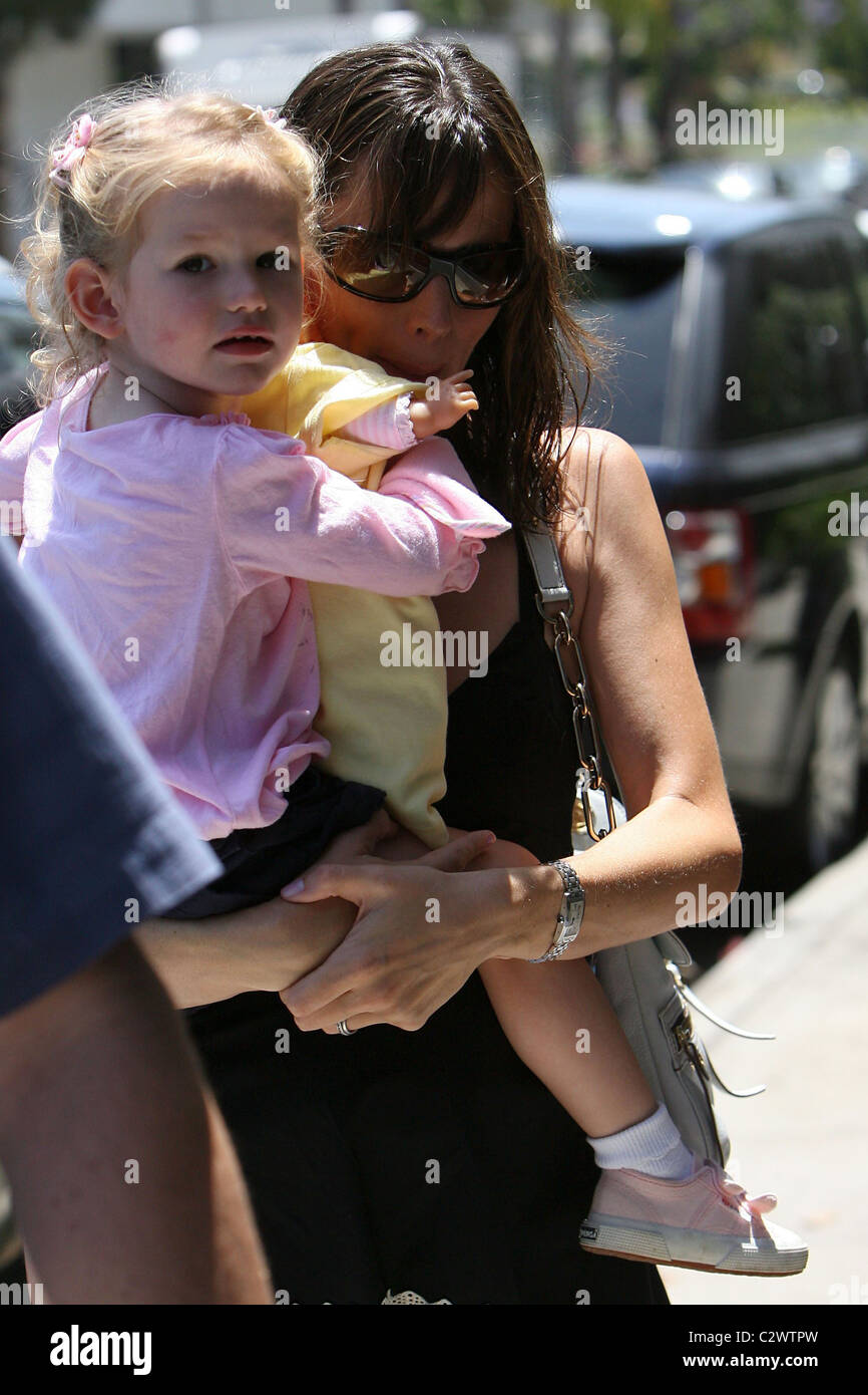 Jennifer Garner and her daughter Violet Affleck leaving a restaurant in ...