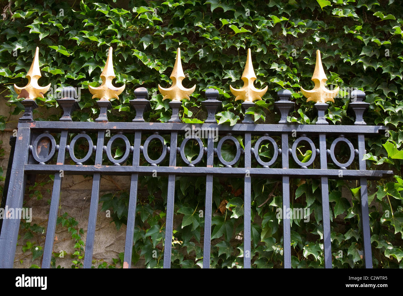 Wrought iron fence hi-res stock photography and images - Alamy