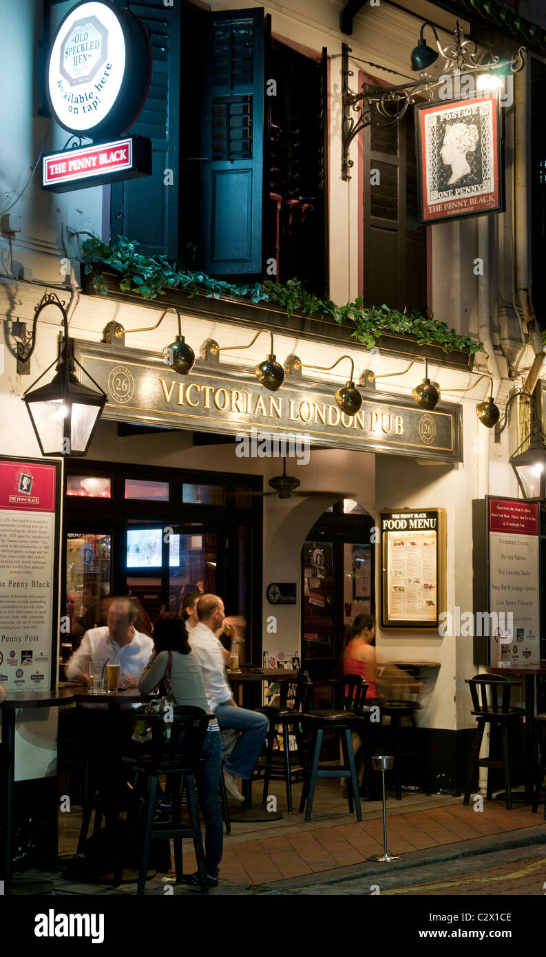 "The Penny Black" Victorian style pub at night, Boat Quay, Singapore ...