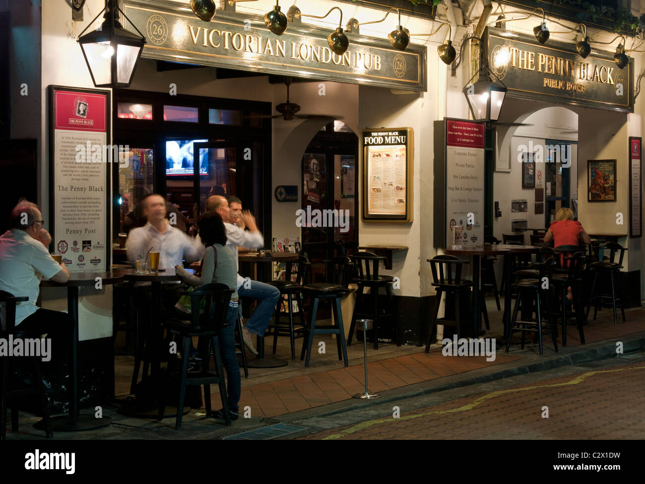"The Penny Black" Victorian style pub at night, Boat Quay, Singapore ...