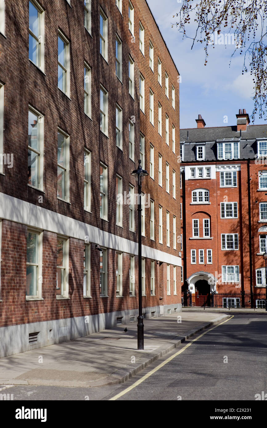 typical beautiful london houses in England Stock Photo - Alamy