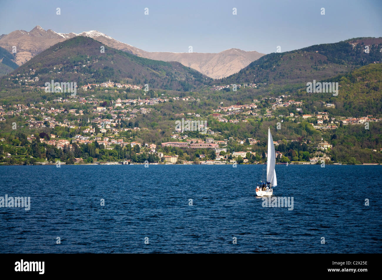 Sailing italian lakes hi-res stock photography and images - Alamy