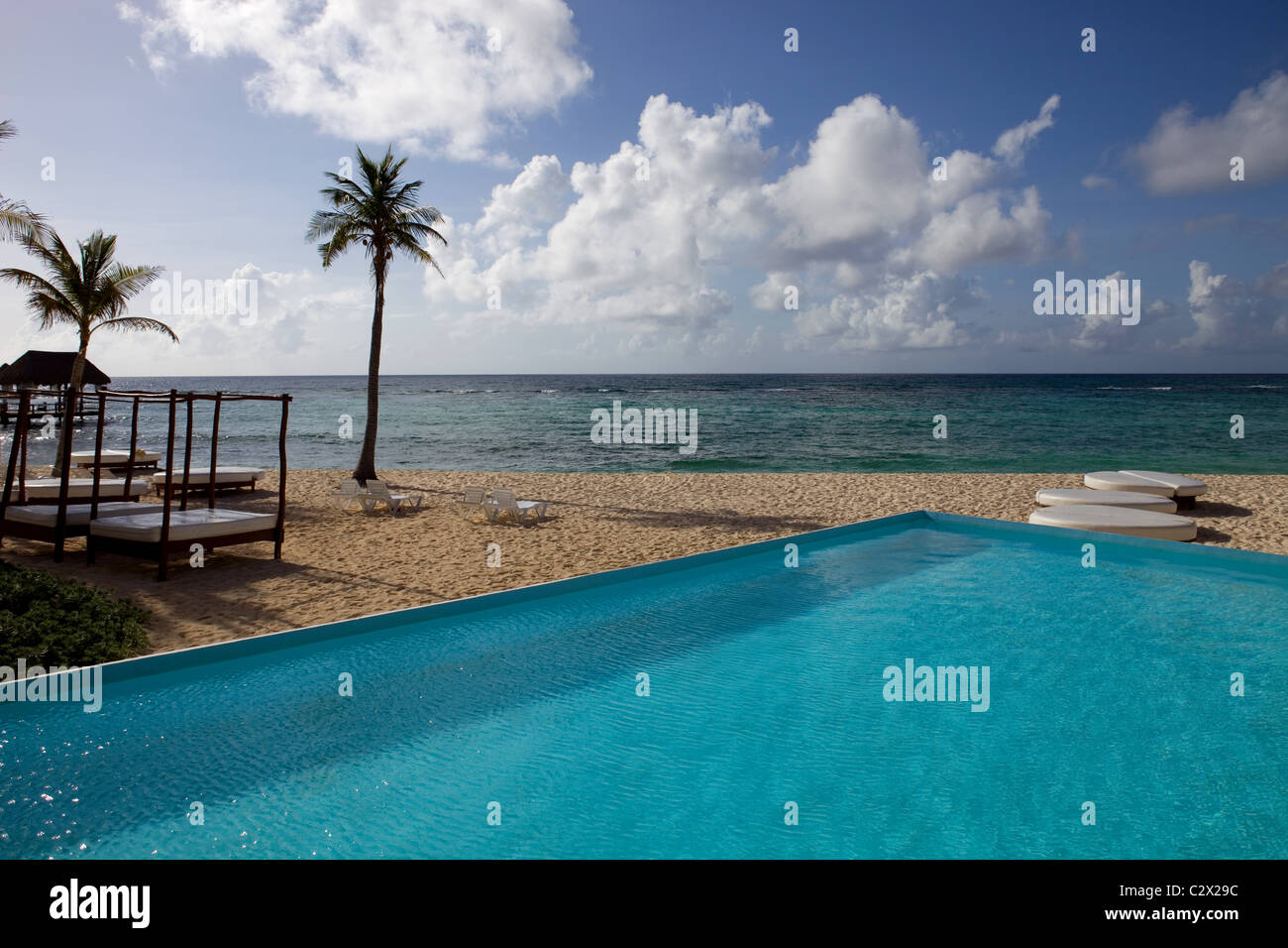 Hotel swimming pool cancun mexico hi-res stock photography and images ...