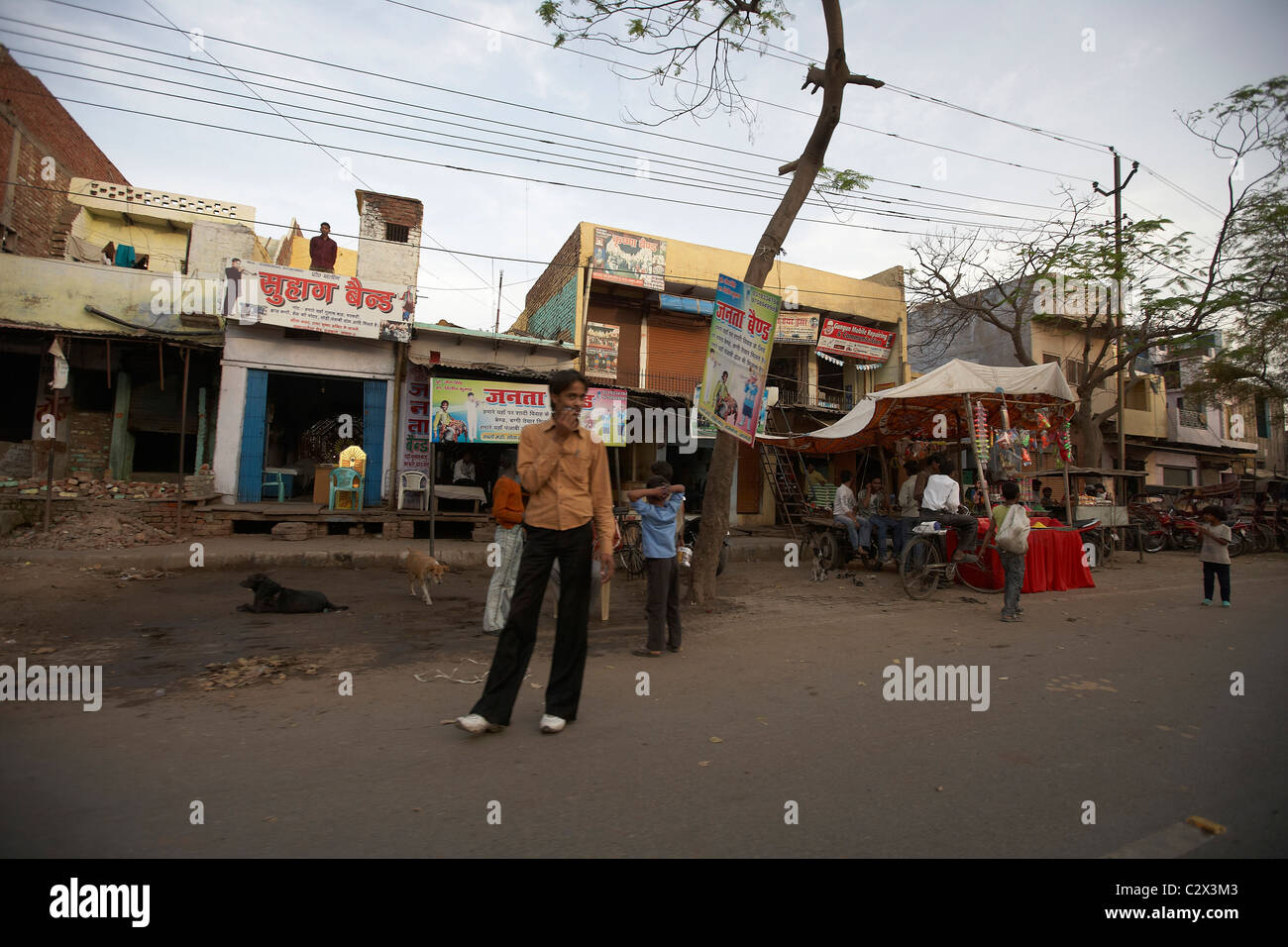 Busy agra street scene uttar hi-res stock photography and images - Alamy