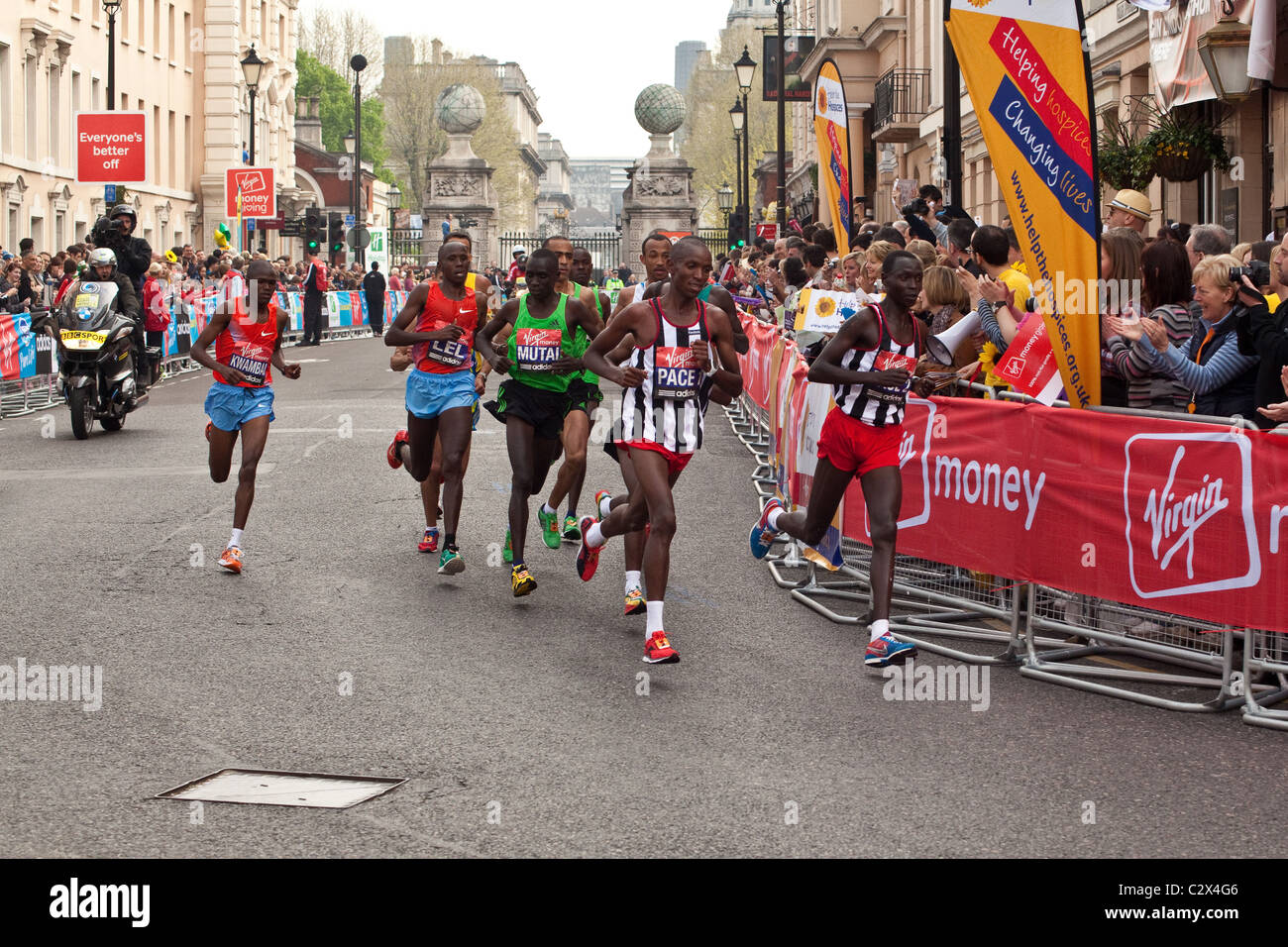 Mens elite mile race hi-res stock photography and images - Alamy