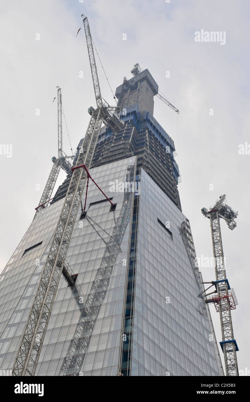 The shard glass hi-res stock photography and images - Alamy