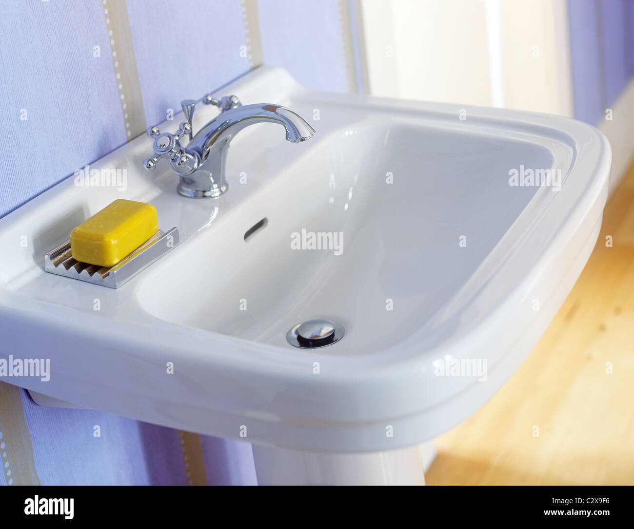 Porcelain shaving basin hi-res stock photography and images - Alamy