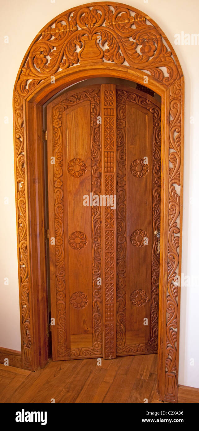 Arabic style door hi-res stock photography and images - Alamy