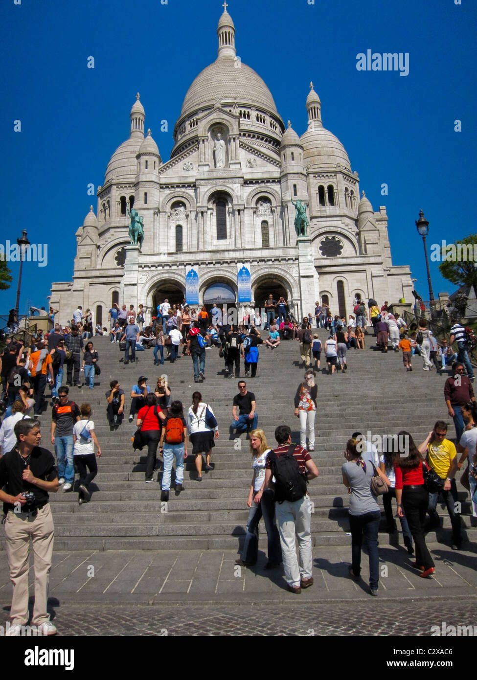 Paris france street teenagers walking hi-res stock photography and ...